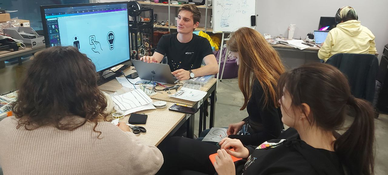 5. E-textiles - Elena Rotaru